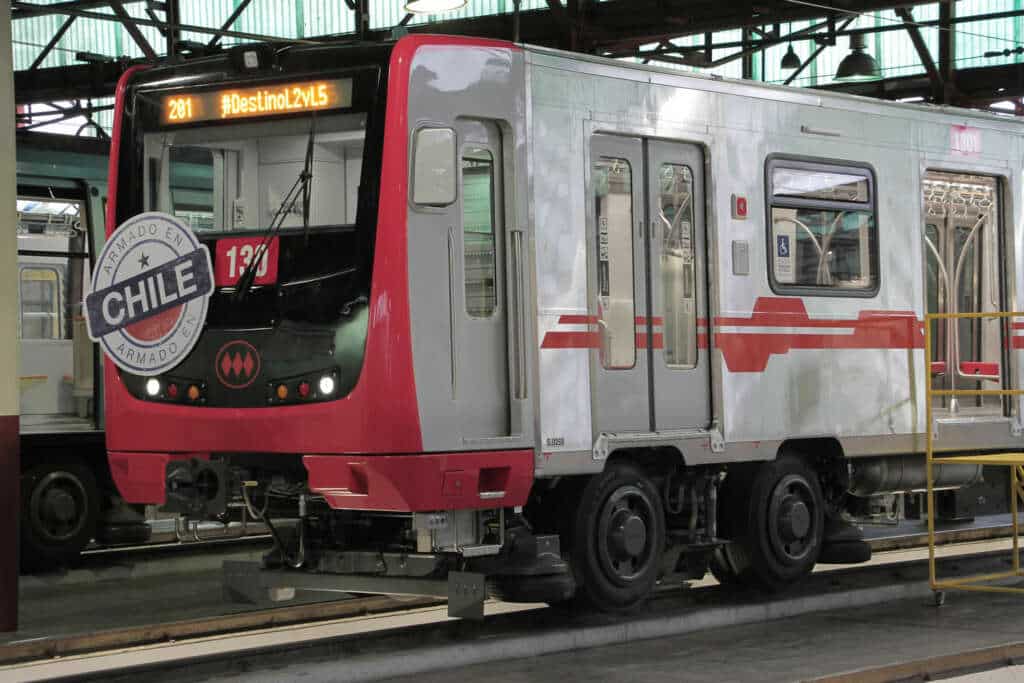 Así­ lucen los nuevos trenes armados en Chile para la Lí­nea 2 y 5 del ...